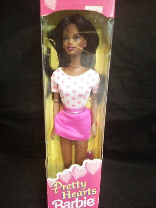 Pretty Hearts Barbie 1995 ハート　バービー　人形 なかなか　レア？　ハート柄のワンピースが素敵です・・・・ 　輸入古い　商品となります　。箱など痛み有場合ございます。 　　　ご希望でございましたら定型外　保証なし5...
