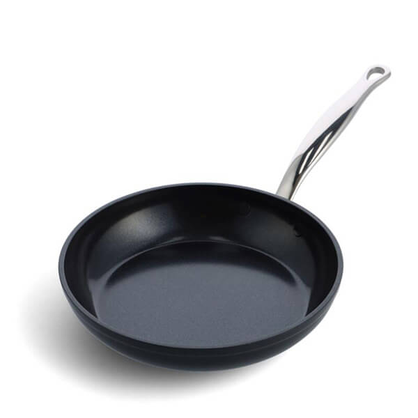 グリーンパン バルセロナプロ フライパンはフッ素樹脂を使わない！雑味のない美味しさ バルセロナシリーズと他のシリーズの違いですが、ヴェニスプロと同じコーティングのクオリティです。 バルセロナの方が日本仕様に深さがあります。 ◆加工 "化学物...
