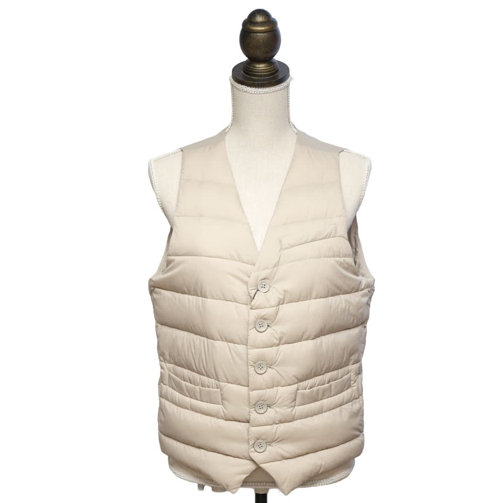 ■商品名 ヘルノ レジェンド ダウンベスト ジャケット HERNO LEGEND PI002ULE VEST 12456Z 1985 CHANTILLY PI002ULE-12456Z1985■カラー CHANTILLY（ベージュ系）■素材...