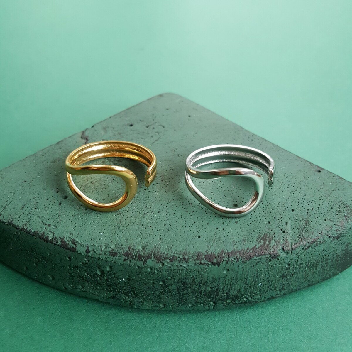 商品情報素材医療用ステンレス304入り数1個サイズ発送時は約14号のサイズです。フリーサイズなので調整はしていただけますが、ステンレス製なので調整には力が必要です。予めご了承ください。商品写真を合わせてご参考ください。カラーご購入の際はゴー...