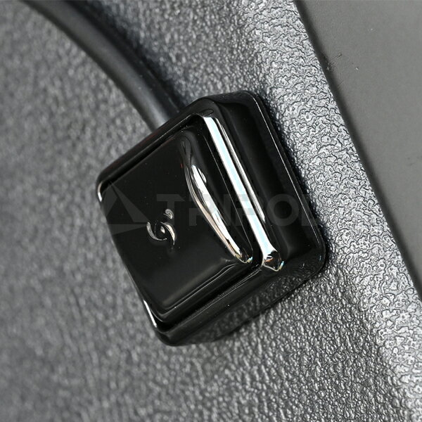 キット構成 ・製品本体…1個 (※ハーネス付属) ・両面テープ…1枚 ・日本語取扱説明書 商品特徴 ・core dev ON/OFFスイッチ 　core dev TVCに追加接続することで純正モードに手元で簡単に切替えることが可能になります...