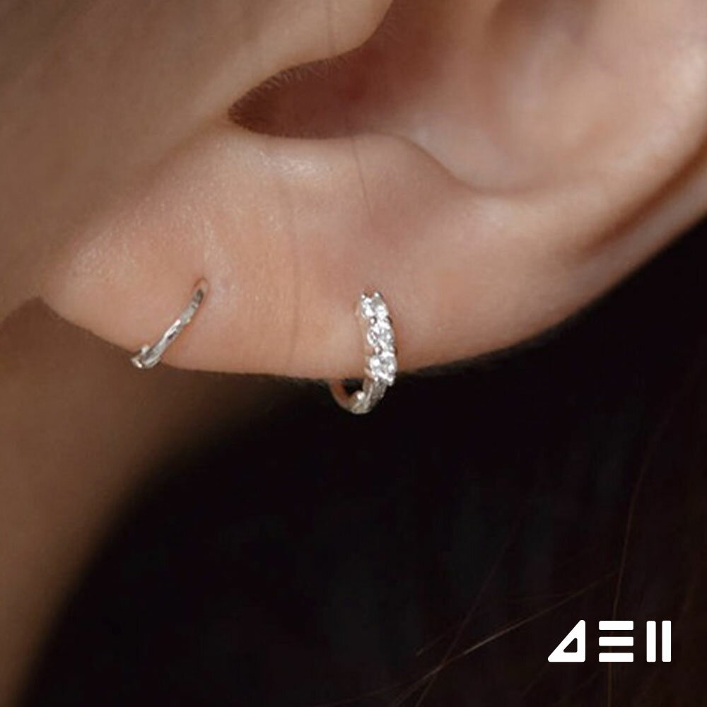 * 商品を受け取った後、必ず!開閉してから着用してください。 すべての製品はワンタッチが正常に働くか一つ一つ確認してから発送されています。 着用時に閉まりにくくなるのは、シルバー針の特性上、とても柔らかいので曲がってしまう問題です。 これは...