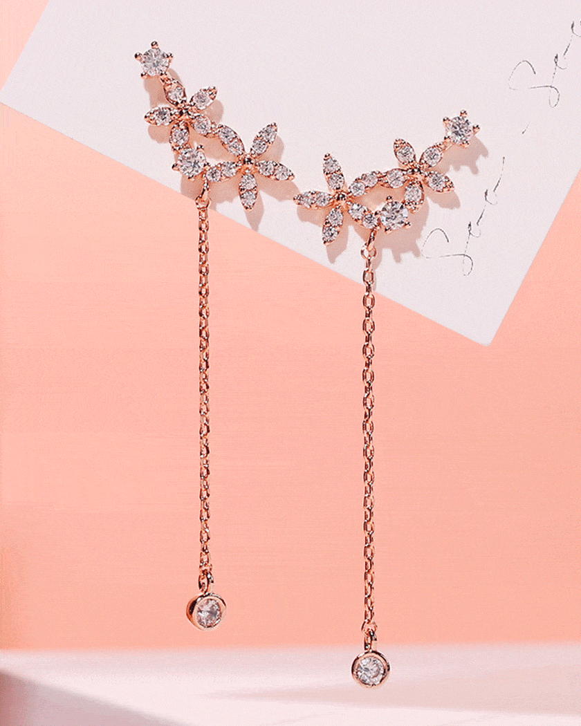 サイズ 全5.2CM/花横1.75CM カラー ●ピンク(PINK) ●シルバー(SILVER) 素材 真鍮/キュービック/ウンチム 重量 0.9G