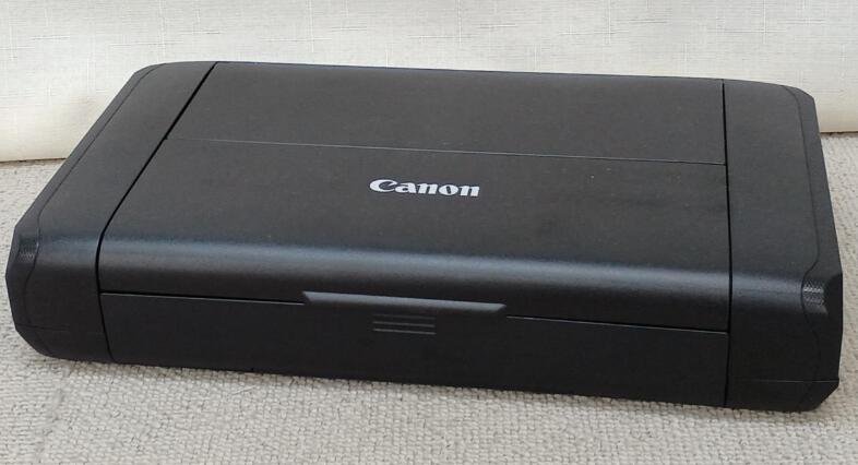 商品情報商品説明キヤノン モバイルプリンター BP-F400。A4カット紙対応。場所を選ばない印刷でモバイルワークの生産性向上を支援。容易にカバンに収納できる、254x55x30mm※1のサイズと約580g※1(バッテリー含む)の軽量ボディ...
