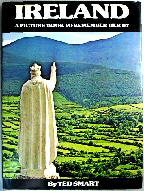 【中古】IRELAND。 発行所：CRESCENT。著者：TED SMART。1978年発行。商品サイズ27.3×20.3×1 cm。【中古】IRELAND。 【コンデション＝非常に良い】カバーにキズや破れなく良好です。中身も書き込み等なく...