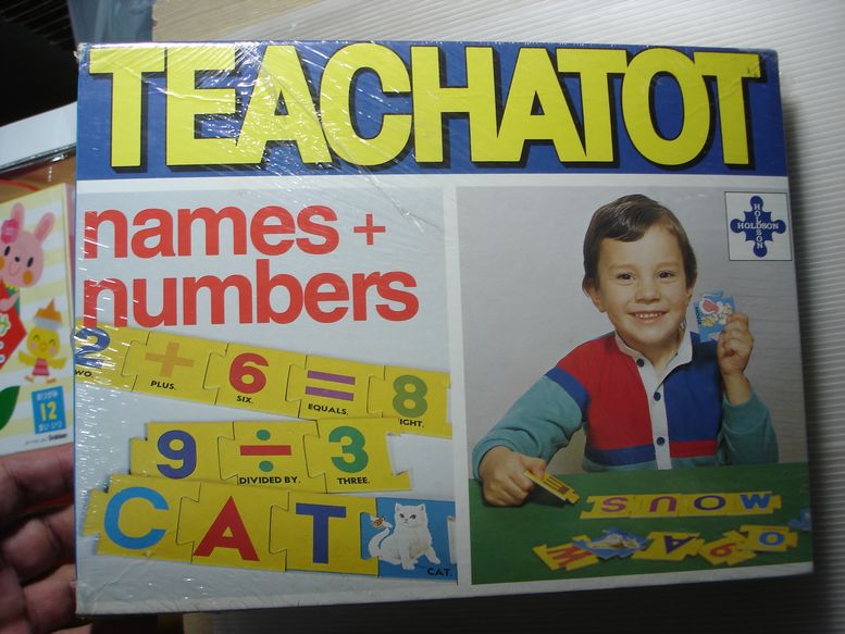 【あす楽・送料無料】【中古】TEACHATOT names＋numbers。 発行所：HOLDSON。1984年発行。商品サイズ：27.5×21×3cm。 【コンデション＝非常に良い】未開封商品ですが、箱ケースに若干の経年感がございます。【...