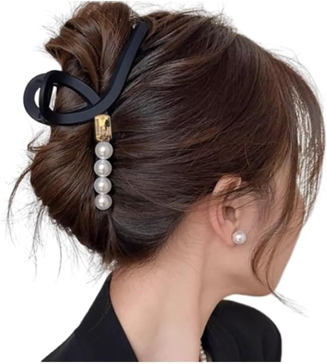 商品情報長さ：約13cm 幅：約4.5cm88flix ヘアクリップ 韓国 レトロ 大きいサイズ マットシャーク 人工パール 韓国トレンドのパールヘアクリップ！シンプルで上品、大人可愛い日常スタイルにピッタリ♪ 韓国トレンドのヘアアクセサリ...