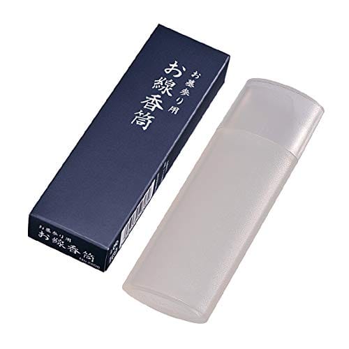 長さ148×幅45×厚さ19mm アクリル製 お仏壇でお使いのお線香を入れて、お墓参りにお持ち下さい。 バッグやカバンなどの中に入れても嵩張らないように、断面を楕円形にしました。 切り欠き側を下に傾けると、お線香が取り出し易くなります。 （...