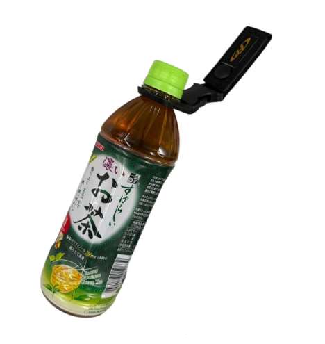 高品質ナイロン＋PP素材を採用したボトルハンギングバックル。 耐久性・耐候性に優れ、高温・低温環境でも変形しにくく、長期間安心して使用できます。 ワンタッチでペットボトルをしっかり固定できるクリップ構造で、片手でも簡単に着脱可能。 ベルトや...
