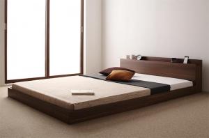 商品名ダブルベッド 2人 マットレス付き ローベッド ロータイプ フロア 低床 低い 宮付き ヘッドボード 枕元 棚 ラック 携帯置き ティッシュ置き メガネ置き リモコン 頭上 収納 コンセント ゲーム ケーブル スマホ 充電 電気 ヴィ...