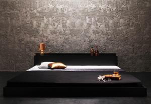 商品名ダブルベッド 2人 マットレス付き ローベッド ロータイプ フロア 低床 低い 宮付き ヘッドボード 枕元 棚 ラック 携帯置き ティッシュ置き メガネ置き リモコン 頭上 収納 コンセント ゲーム ケーブル スマホ 充電 電気 デザ...