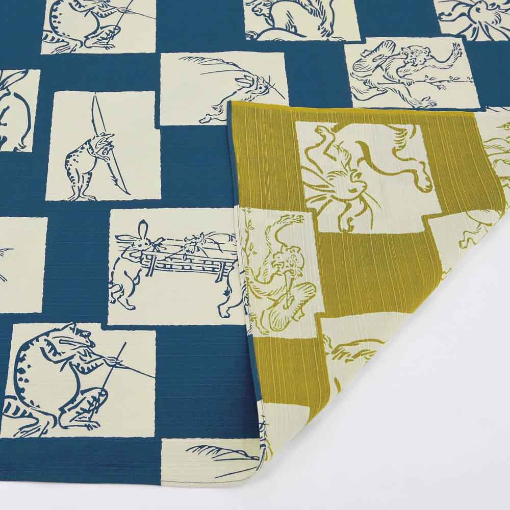 商品名：鳥獣戯画両面ふろしき　市松（青×黄)　 品質　　／綿100％（シャンタン） サイズ　／約50cm幅 日本最古の漫画と称される鳥獣戯画。 独特な表現とストーリー性、 またユーモアを感じさせるかわいらしく、 親しみやすいキャラクターは日...