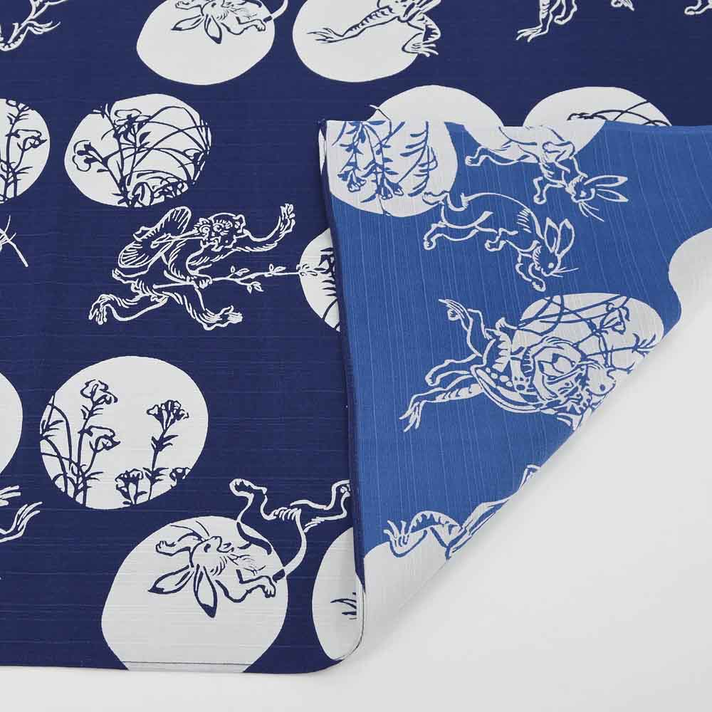商品名：鳥獣戯画両面ふろしき　水玉（青×水色） 品質　　／綿100％（シャンタン） サイズ　／約50cm幅 日本最古の漫画と称される鳥獣戯画。 独特な表現とストーリー性、 またユーモアを感じさせるかわいらしく、 親しみやすいキャラクターは日...