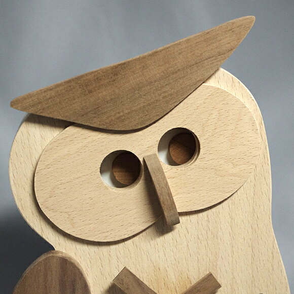 ふくろう置き時計（振り子時計） (SW-CFK50087)　のスペックサイズ高さ24．7×幅15．5×厚み5．7cm素材ブナ、ウォールナット機能置き時計（置き式振り子時計）備考単3×1本ご注意天然木を使用しているため、木目、木肌が個々に違い...