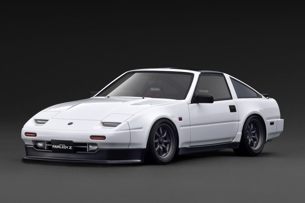 Trademark: IGNITION MODEL Brand: Nissan Model: NISSAN Fairlady Z 2-Seater 300ZR (Z31) White Scale: 1/18 Manufacturer cod...
