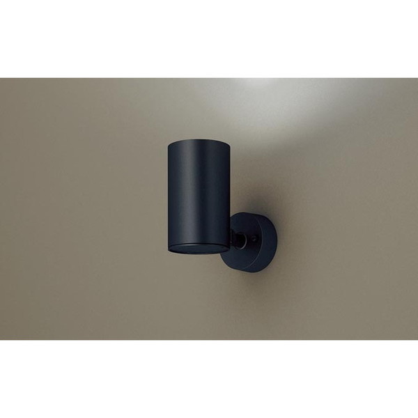 スペック* 光源…　・LED(昼白色タイプ)　・色温度：5000 K　・光源寿命40000時間(光束維持率70%)* 寸法・質量…　・幅：φ76 mm　・高：125 mm　・出しろ：147 mm　・質量：0.6 kg* 器具光束:630 l...