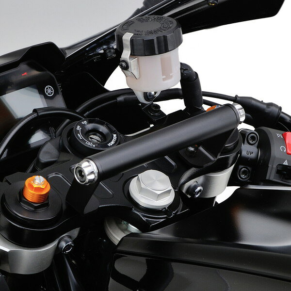 商品説明★ 車種専用のバーホルダー。★ 分割式で通すタイプのクランプにも対応。バー有効長155mm。★ 両サイドにPREMIUM ZONEキャップボルトカラーM8を付属し機能面とドレスアップを両立。★ 別途キャップボルトカラーM8を購入すれ...