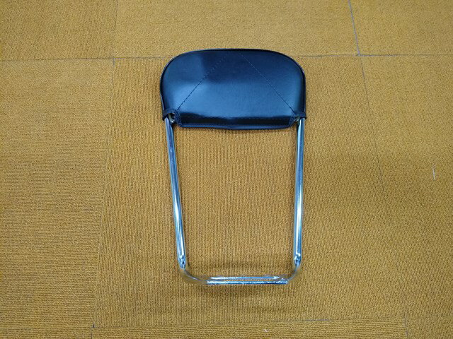 イタリア　クッピーニ社製　バックレスト タンデム時の背もたれとして使用しますが、カバンを括りつけたりとしても使用できます。 適合：VESPA P/PX/RALLY/SPRINT等　LML 2s/4s 注意！！ 海外製品につきメッキが日本製の...
