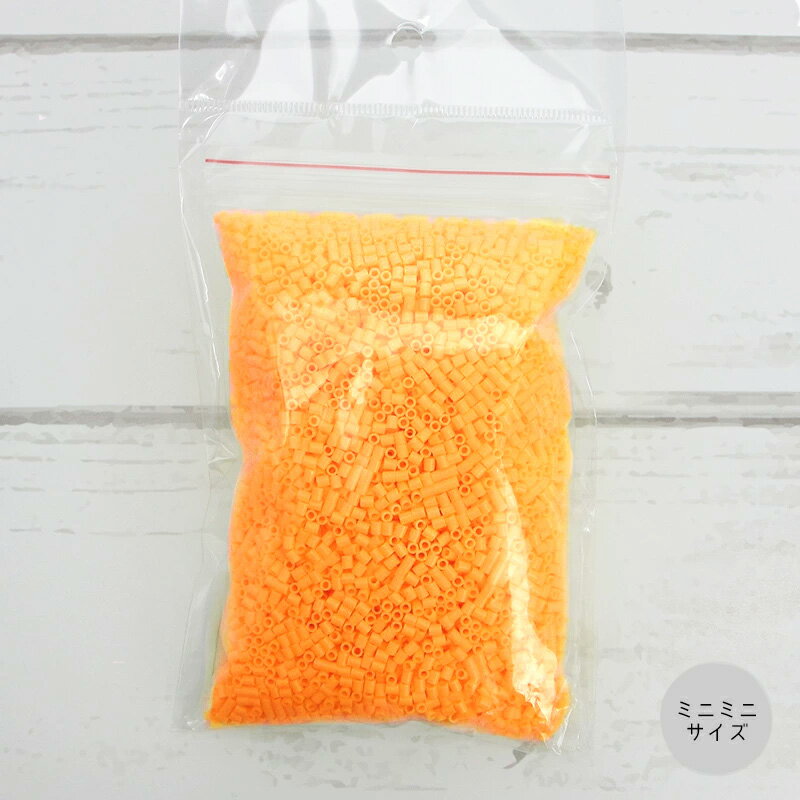 商品名：ミニミニアイロンビーズ単色パック 100g オレンジ メール便/宅配便可品　番：mb-501-16サイズ：直径約2.6mm重　量：約100g容量： 約10000粒詳　細：製造ロットの違いにより、旧品番【mb-500-16】のお色味と...