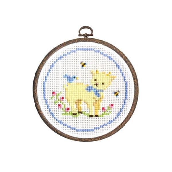 商品名：オリムパス 刺繍 キット クロスステッチ 子ヤギとコトリ フープ付メール便/宅配便可品　番：no-7407出来上がりサイズ：額内径約15.5cmキット内容：25番ししゅう糸No.3000布ジャバクロス中目(オフホワイト)クロス針おし...