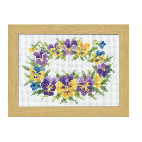 商品名：オリムパス 刺繍キット クロスステッチ 3月パンジーメール便/宅配便可品　番：no-7508出来上がりサイズ：額外径:約15cm×20cm額内径:約11.6cm×16.6cmキット内容：25番ししゅう糸（綿100％）No.8300布...