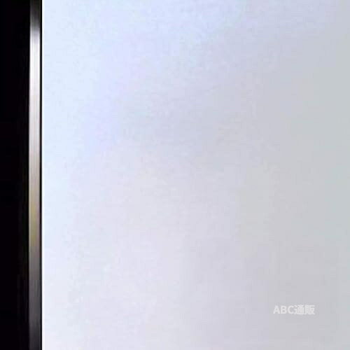 【目隠し・プライバシー保護機能】本製品は、窓ガラス目隠しフィルムとして、窓からの視線をやわらかく遮ります。約20cm以上離れていただければ、天候や時間帯を問わず、室内の様子が見えにくくなり、プライバシーを守ります。外光は十分に取り入れつつも...