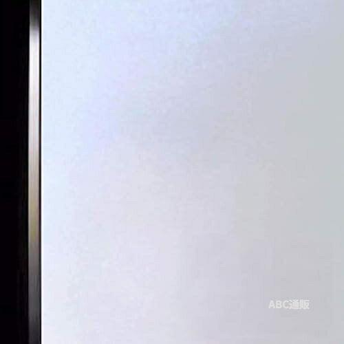 【目隠し・プライバシー保護機能】本製品は、窓ガラス目隠しフィルムとして、窓からの視線をやわらかく遮ります。約20cm以上離れていただければ、天候や時間帯を問わず、室内の様子が見えにくくなり、プライバシーを守ります。外光は十分に取り入れつつも...