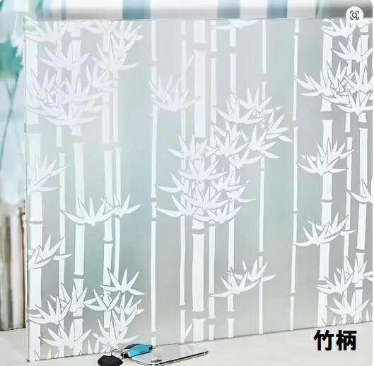 【目隠し・プライバシー保護】こちらの窓ガラス目隠しフィルムは、20cm以上離れた場所からは、天候や時間帯を問わず、室内の様子がほとんど見えにくくなる設計です。外からの視線をしっかり遮りながらも、十分な自然光を取り込むことができるため、室内は...