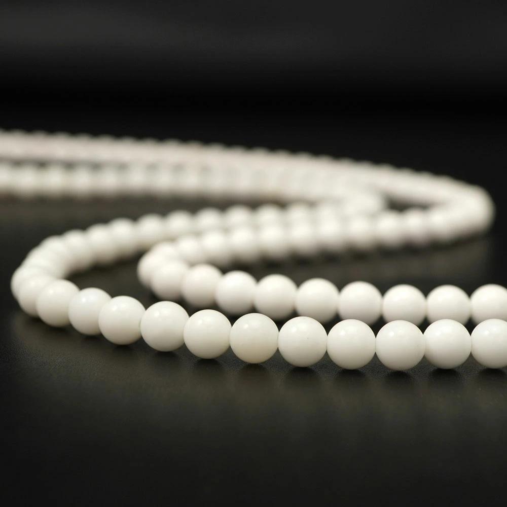 天然石名：ホワイトオニキス 天然石英名：WhiteOnyx 商品形状：連売り ビーズ径 6mm 約38cm ※ビーズ径+-0.5mm カラー：モニターの発色具合によって実際のものと色が異なる場合があります。ハンドメイドのブレスレット・アクセ...