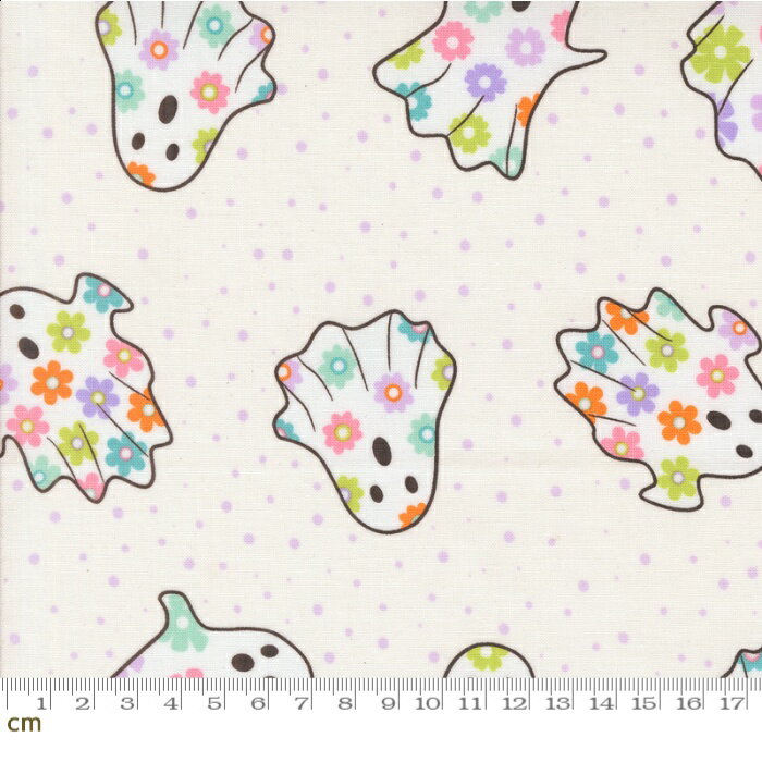 【Fab Boo Lous（ファブ ブー ルス！）】 ハロウィンをもっと楽しく華やかに！花飾りをつけたおばけやシュガースカルが登場する新作のちょっぴりスプーキーでキュートな布地コレクション。 これでハロウィンパーティーの準備も完璧！ この季...