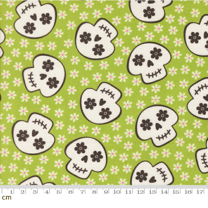 【Fab Boo Lous（ファブ ブー ルス！）】 ハロウィンをもっと楽しく華やかに！花飾りをつけたおばけやシュガースカルが登場する新作のちょっぴりスプーキーでキュートな布地コレクション。 これでハロウィンパーティーの準備も完璧！ この季...