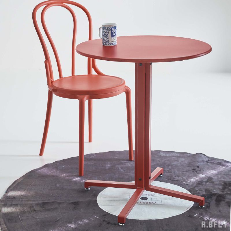 素材 スチール（粉体塗装) アジャスター付 サイズ(cm) W60×D60×H73 cm 商品重量 8.0kg 生産 Made in China 備考 ■組立式 お手入れのしやすいスチールテーブル。 オフィスやカフェなど様々な空間に取り入れ...