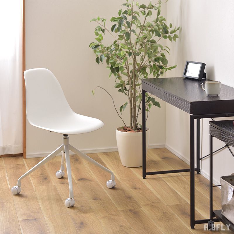 曲線ベースの美しさが特徴的な回転式チェアです。 体にフィットするシェル型デザインで、快適なすわり心地が得られます。 素材 スチール(粉体塗装) ポリプロピレン サイズ(cm) W47.5×D53×H82.5×SH46 商品重量 5.5kg ...