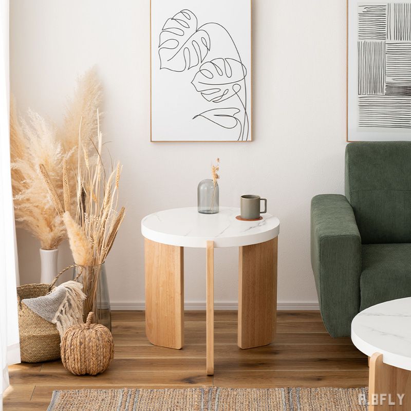 大理石調天板と天然木を組み合わせたラウンドテーブル 優しい色味と角の丸いフォルムが特徴的な、シンプルで落ち着いたラウンドテーブルです。 大理石調の天板と、天然木の脚部は異素材がMIXされたデザイン。 2サイズ展開なので、組み合わせてネストテ...