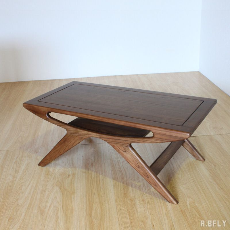 スンカイ無垢材を使用したローテーブルです。　 引出、裏板、底板にいたるまで全て無垢材を使用しており、ベニア、合板、MDFなど　一切使用しておりません。 ※スンカイ材とはクマツヅラ科の高木。淡褐色でタモ材に似たきれいな木目が特徴です。 サイズ...