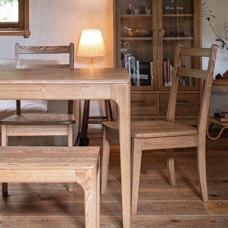 ◆タモ無垢材の個性豊かな木目が楽しめるチェア◆ ●無垢材をオイル仕上げした温もりある風合い 天然木の質感を最大限活かしたシリーズです。 木目の美しいタモ無垢材を集成し、オイル仕上げを施しました。 オイル仕上げとは、天然木そのものが持つ素材感...