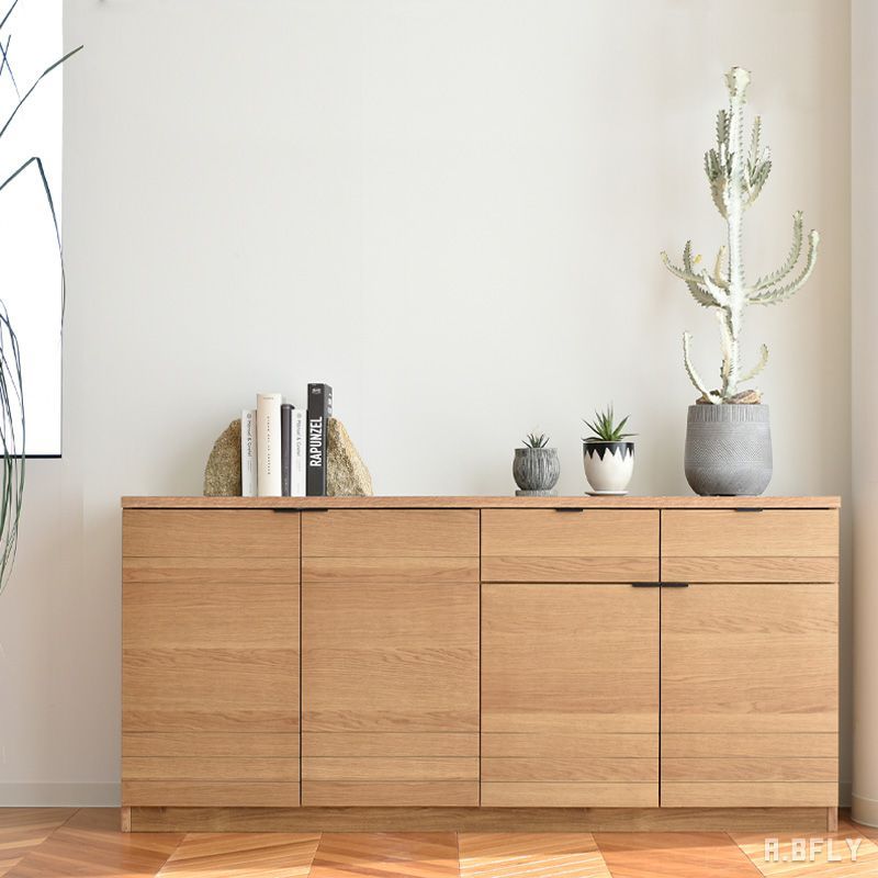 ナチュラルな印象の木目の本体を黒いスチールパーツで引き締めた、シンプルなデザインのサイドボード。 キッチン、リビングのスペースや収納用途に合わせて選べるシリーズです。 キッチン収納のカウンター2種類、リビング収納のサイドボード2サイズからお...