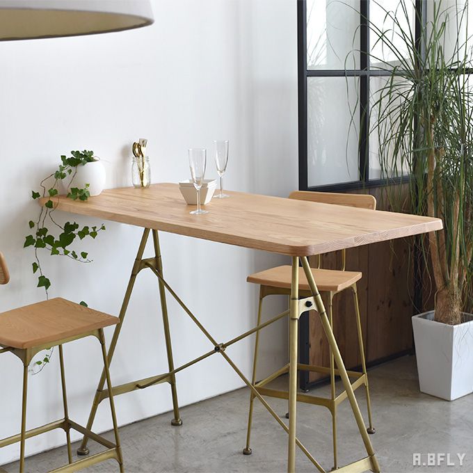 素材 フレーム : スチール 天板 : アッシュ無垢材 サイズ 幅 : 1500mm 奥行 : 650mm 高さ : 1075mm カラー ナチュラル、アンティークゴールド 特徴 アッシュの無垢材とアンティーク風のGOLDで仕上げたスチール...
