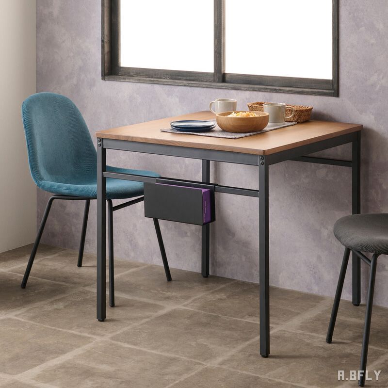 男女問わずスタイリングしやすい色合いを取り揃えました。明るめのナチュラルな雰囲気に、引き締まった黒いフレームのインダストリアルデザインの家具を使ったコーディネートは、メリハリが効いたアクセントのある空間に仕上げます。 日本のティッシュの年間...