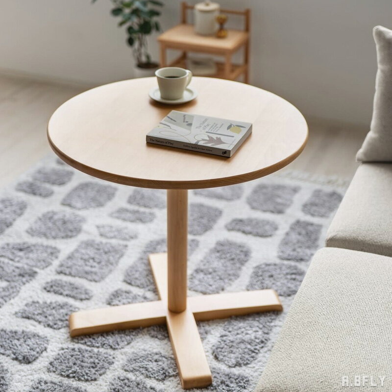 天然木のビーチ材を使用したシンプルで洗練されたデザインは、どこか懐かしさと新鮮な印象を与えます。 ラウンド型の天板はソファ前でも圧迫感がなく、コンパクトな空間で使いやすいテーブルです。 1本支柱で開放感があり、パーツの脱着により高さの調整も...