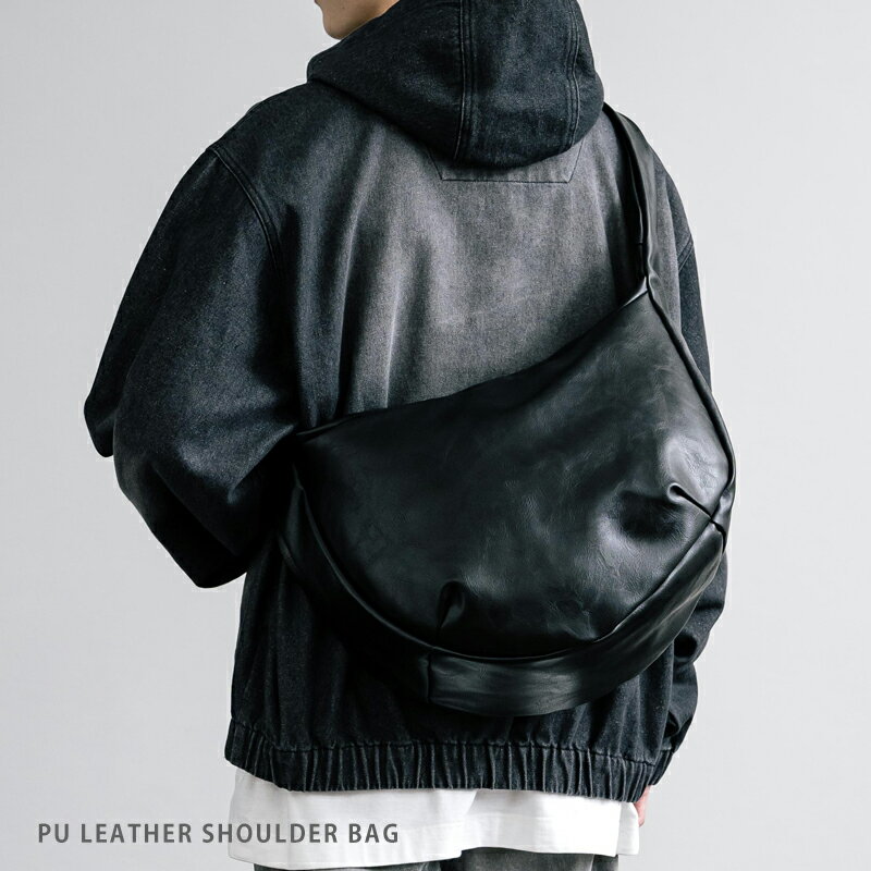 商品説明 ■ 安心の収納力 A4サイズも横向きに収納が可能で、容量も十分に確保されています。 内側にはオープンポケットとファスナーポケットが施されているので、 細々とした小物もスッキリと収納できる実用的なディテールです。 ■ 絶妙な風合いの...