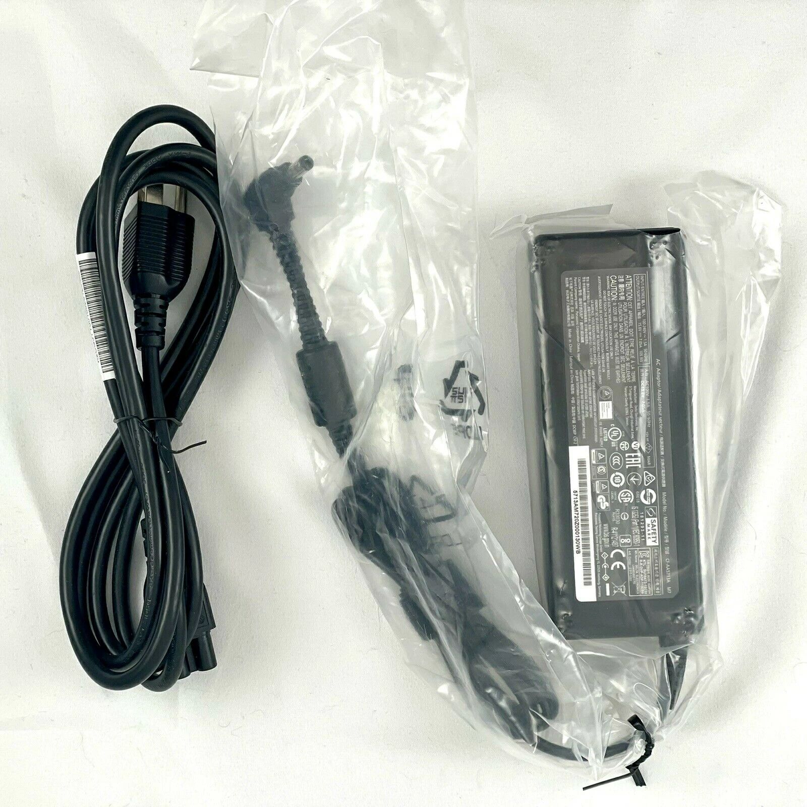 商品詳細 メーカーPanasonic 型番CF-AA5713A M7 出力15.6V 7.05A 付属品PSE規格電源ケーブル 保証ご買い上げ後1ヶ月間品質保証致します。 説明Panasonic純正品です。(簡易パッケージ品です。）商品詳細...