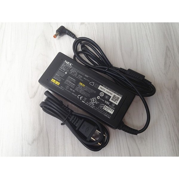 商品詳細 メーカー日本電気（NEC) 付属品PSE規格電源コード 型番90W AC 出力19V4.74A 保証ご買い上げ後1ヶ月間品質保証致します。 説明NEC 純正品です。（中古品です） 参考機種 LaVie L PC-LL870BS P...