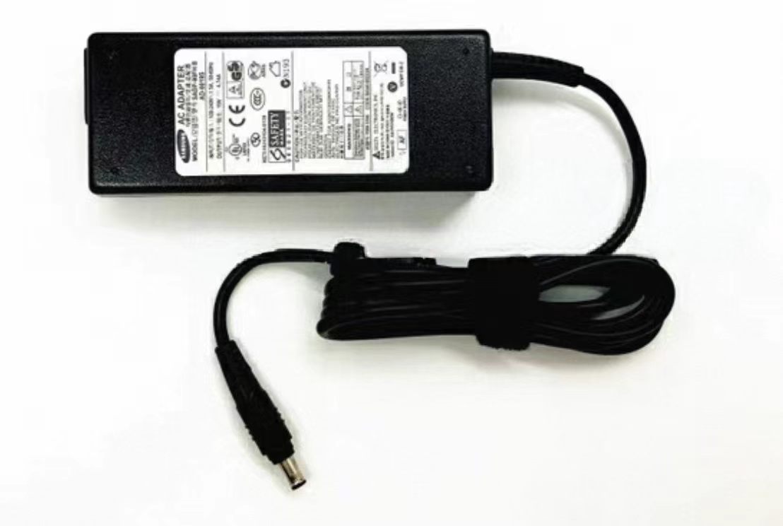 型番(指定不可) SADP-90FHB AD-9019S 入力 電圧100V-240V 50/60Hz 出力 19.5V4.74A 90W コネクタ 5.5mm*3.0mm 対応機種 SAMSUNG NP-RF712 SF410 Q470 ...