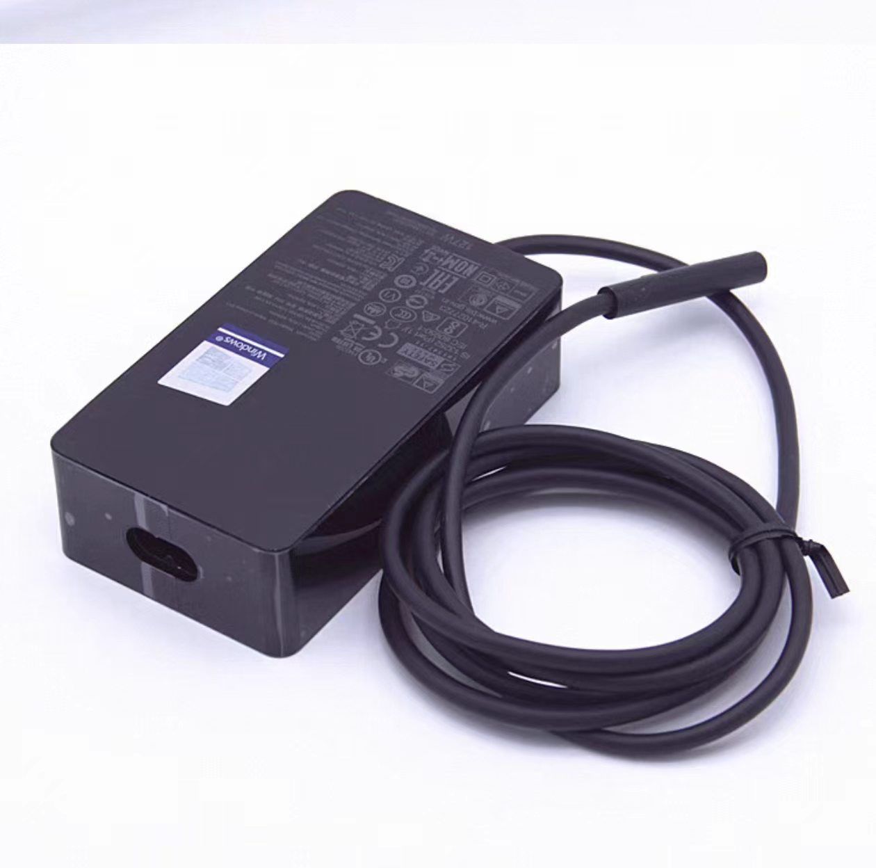 型番(指定不可) 1392 入力 電圧100V-240V、50/60Hz 出力 15V8A 127W 対応機種 SURFACE BOOK 3 SURFACE BOOK 2 SURFACE BOOK SURFACE LAPTOP 3 SURF...
