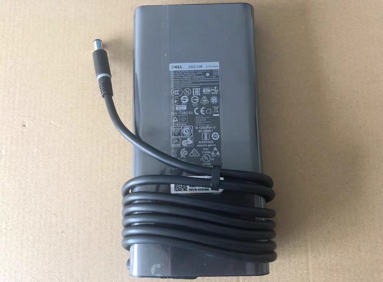 【商品仕様】 型番(指定不可) LA240PM180 入力 電圧100V-240V、50/60Hz 出力 19.5V 12.3A コネクタ 7.4mm*5.0mm（センターピンあり） 保証 1年間の製品保証（お渡し日より） ご注意 ※出荷前...