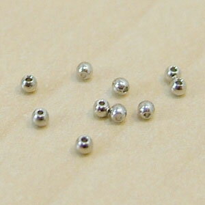 ☆ 超弾性ワイヤーのために作られた専用のツブシ玉（カミツブシ）0.45mm穴/10個入りです。超弾性ワイヤーは直線状に戻ろうとする力が強いため、まとめにくかった端処理もしっかりカシメることが出来ます。☆丸い真鍮玉に、0.45mmという小さな...