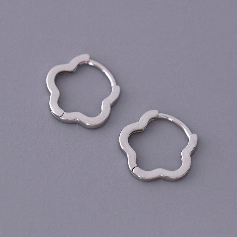 商品詳細材質合金サイズ約1.6x1.6cm重さ重さ約0.7g(片方)ご注意ご視聴のモニターにより、実際の色と異なって見える場合がございます。また写真は原寸大ではございません。細部パーツの仕様は予告なく変更となる場合がございます。多少画像との...