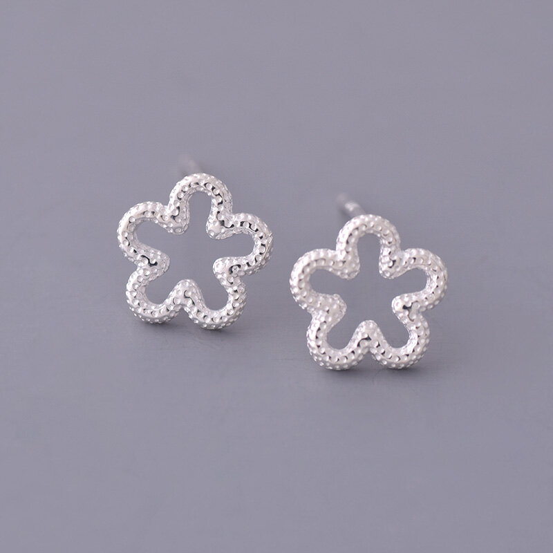 商品詳細材質合金サイズ約0.7x0.7cm重さ約0.1gご注意ご視聴のモニターにより、実際の色と異なって見える場合がございます。また写真は原寸大ではございません。細部パーツの仕様は予告なく変更となる場合がございます。多少画像との違いがある場...