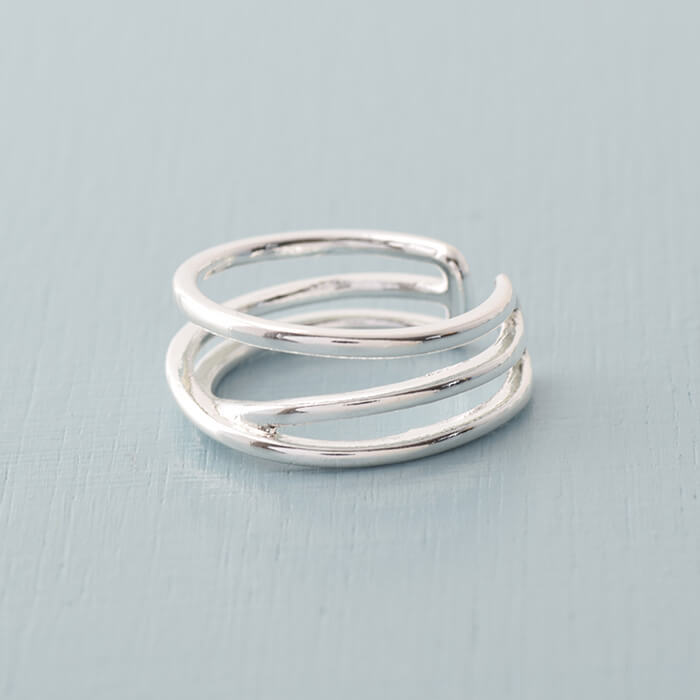 商品詳細材質合金サイズ12〜17号程度重さ約3.7gご注意ご視聴のモニターにより、実際の色と異なって見える場合がございます。また写真は原寸大ではございません。細部パーツの仕様は予告なく変更となる場合がございます。多少画像との違いがある場合が...